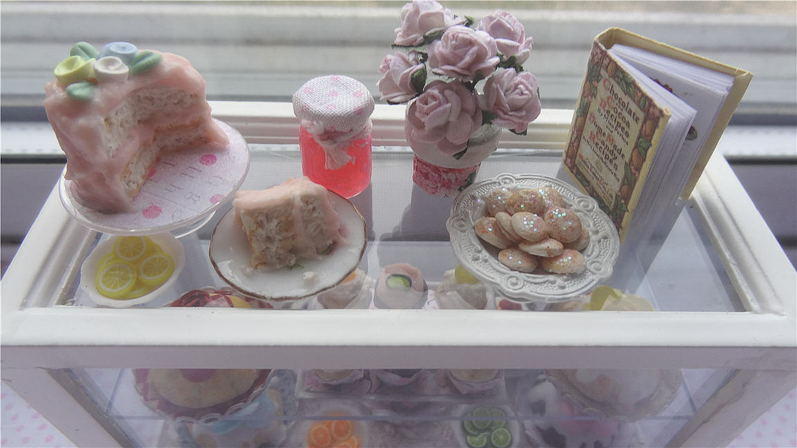 Dollhouse Miniature Shabby Chic Pastisserie Bakery Counter on Luulla